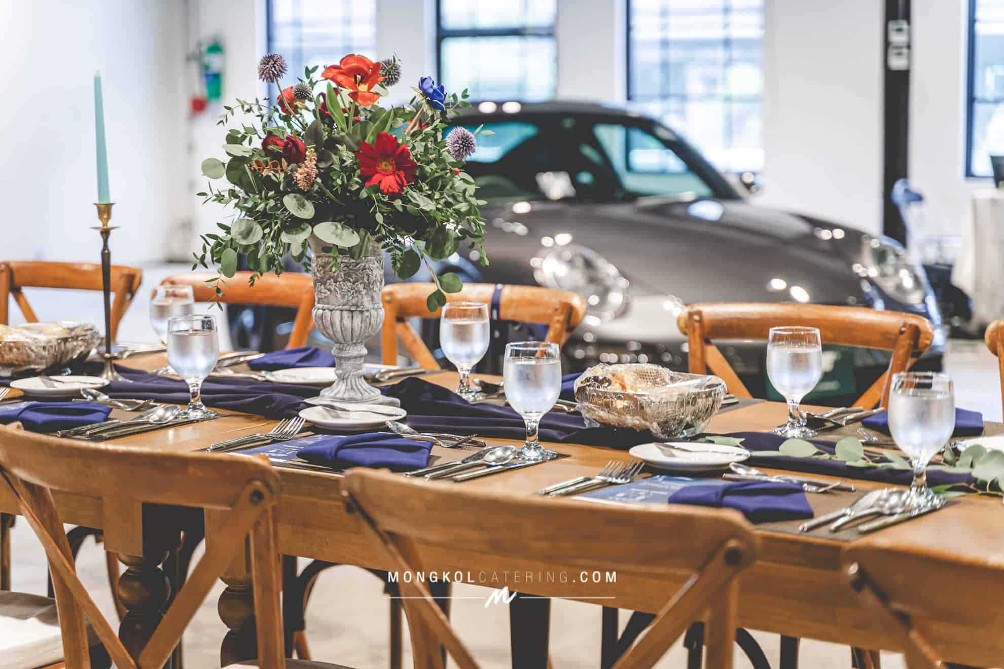 จัด Sit Down Dinner พร้อม จัดตกแต่งโต๊ะ Long Table ไม้สวยๆ @ Porsche ...