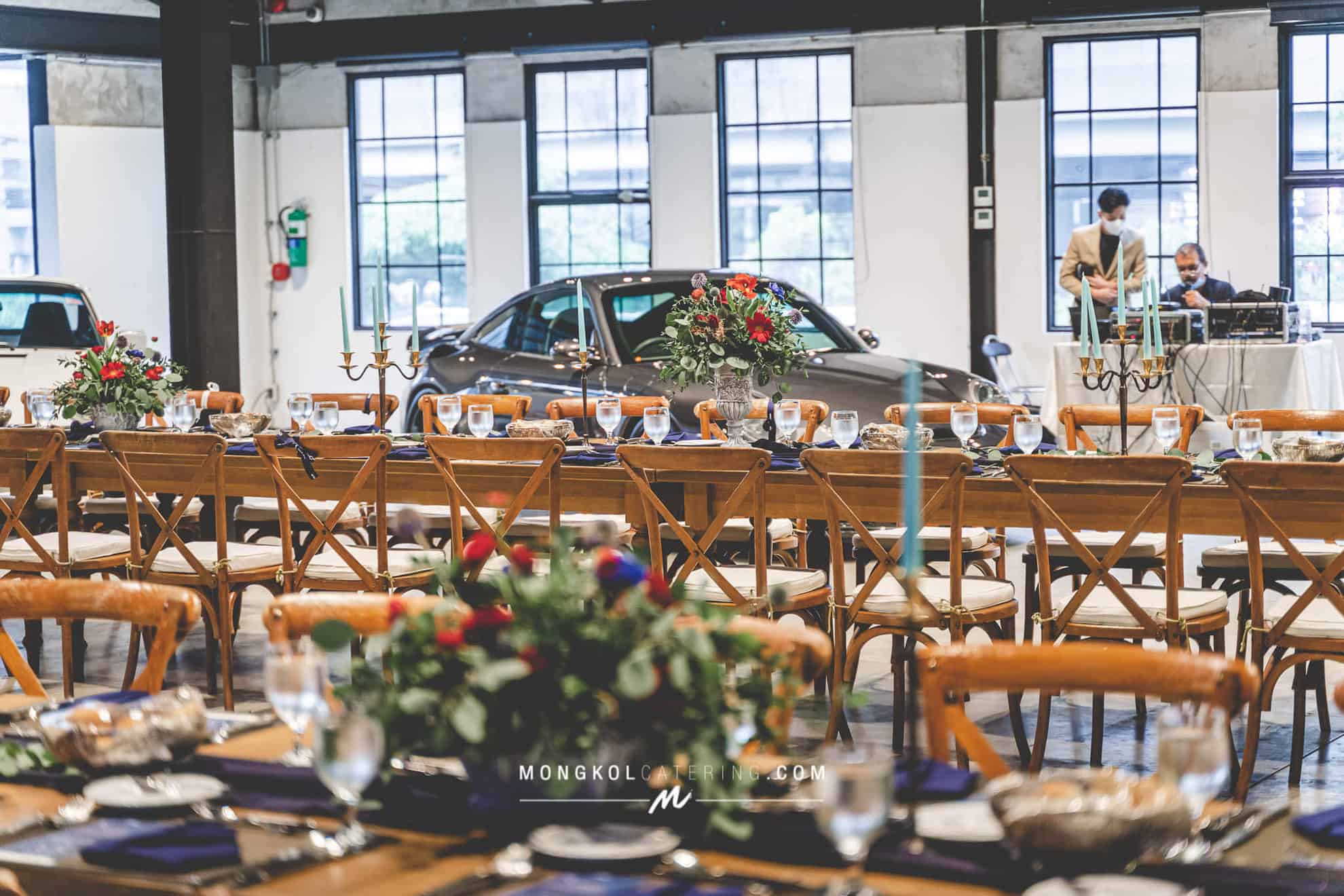 จัด Sit Down Dinner พร้อม จัดตกแต่งโต๊ะ Long Table ไม้สวยๆ @ Porsche ...