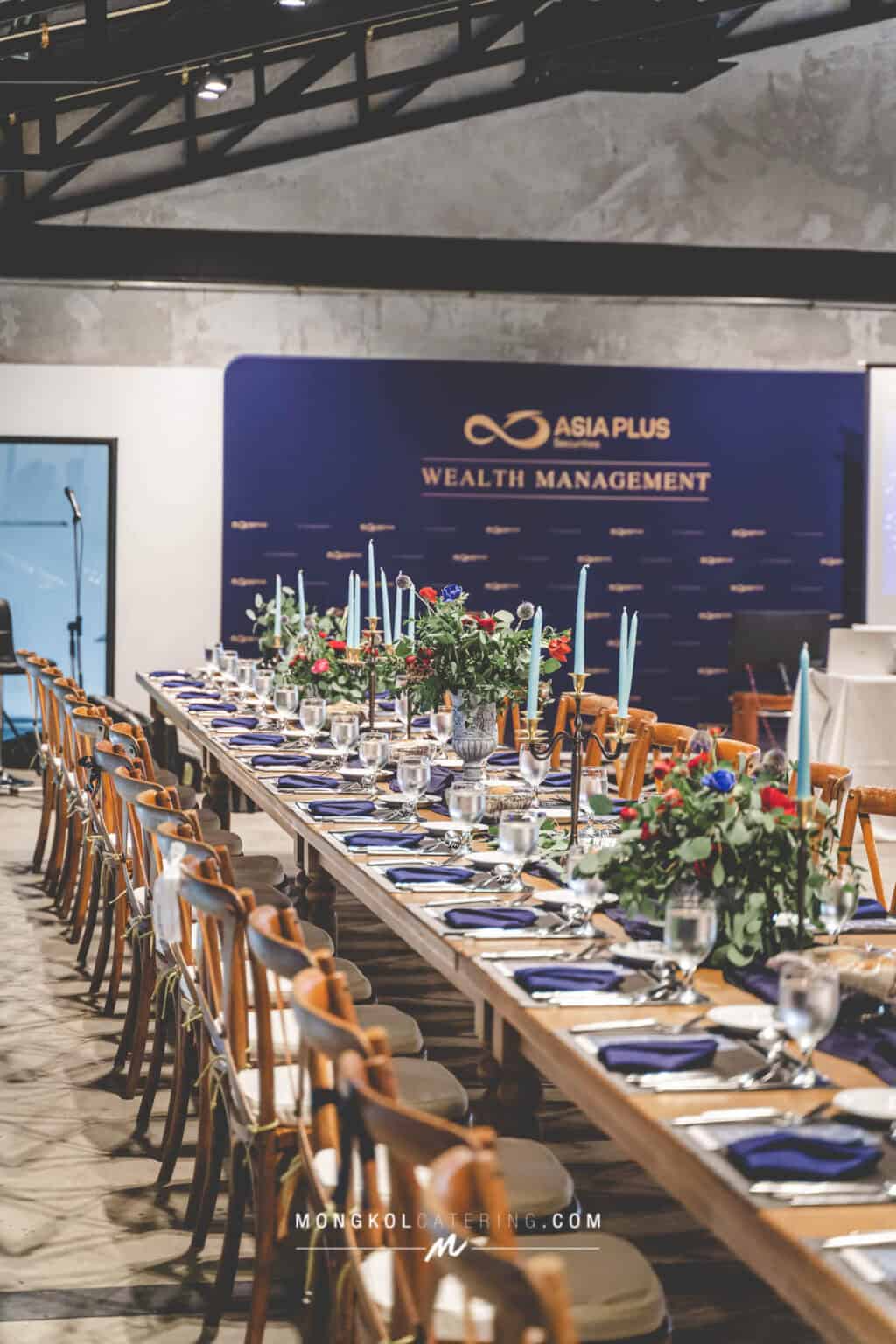 จัด Sit Down Dinner พร้อม จัดตกแต่งโต๊ะ Long Table ไม้สวยๆ @ Porsche ...